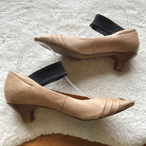 Everybody | Shoes | Anthro Everybody 395 Near Peep Toe Pump | Poshmark